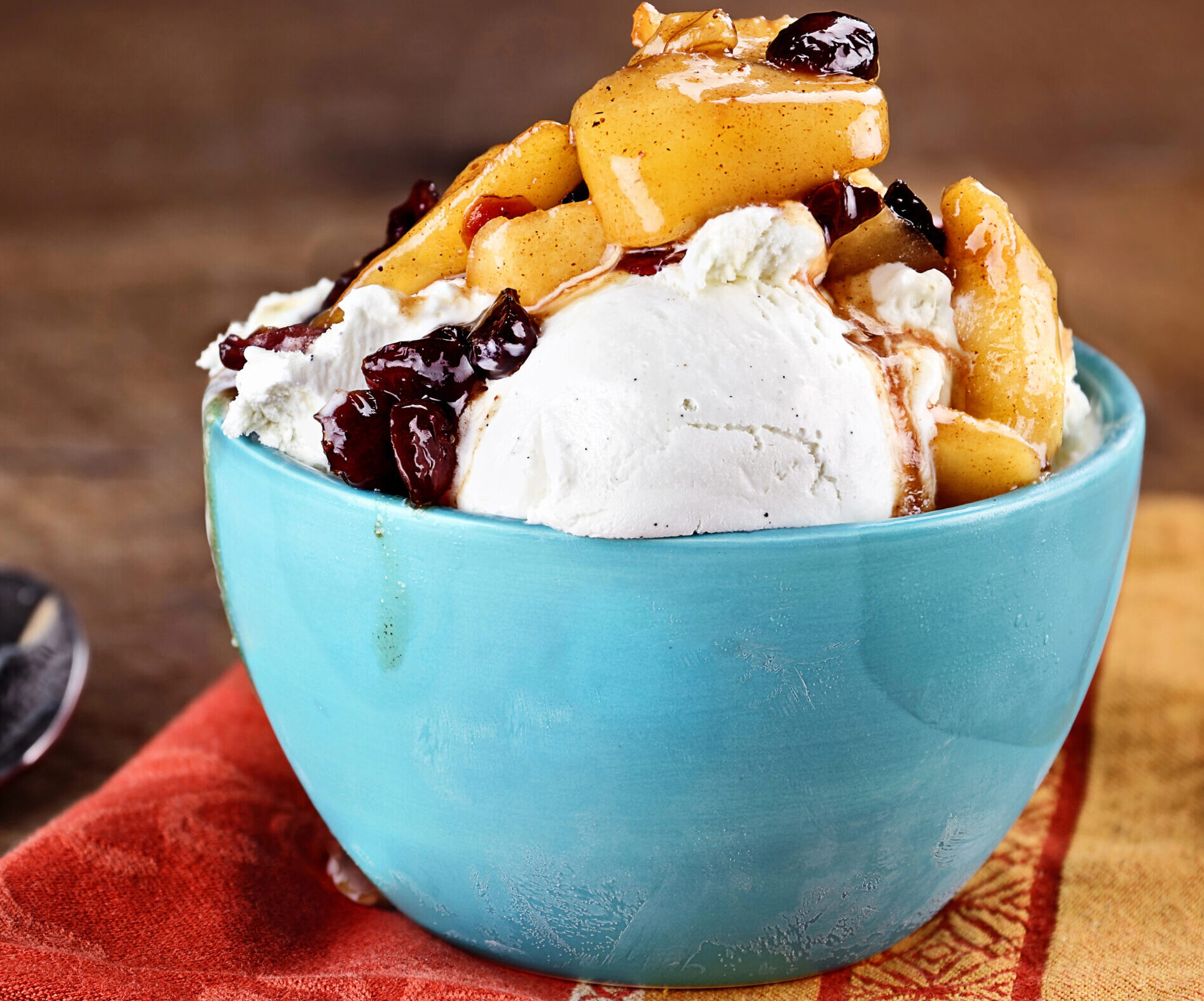 Wrap Up Your Evening Perfectly With This Baked Apple Sundae - simbaly